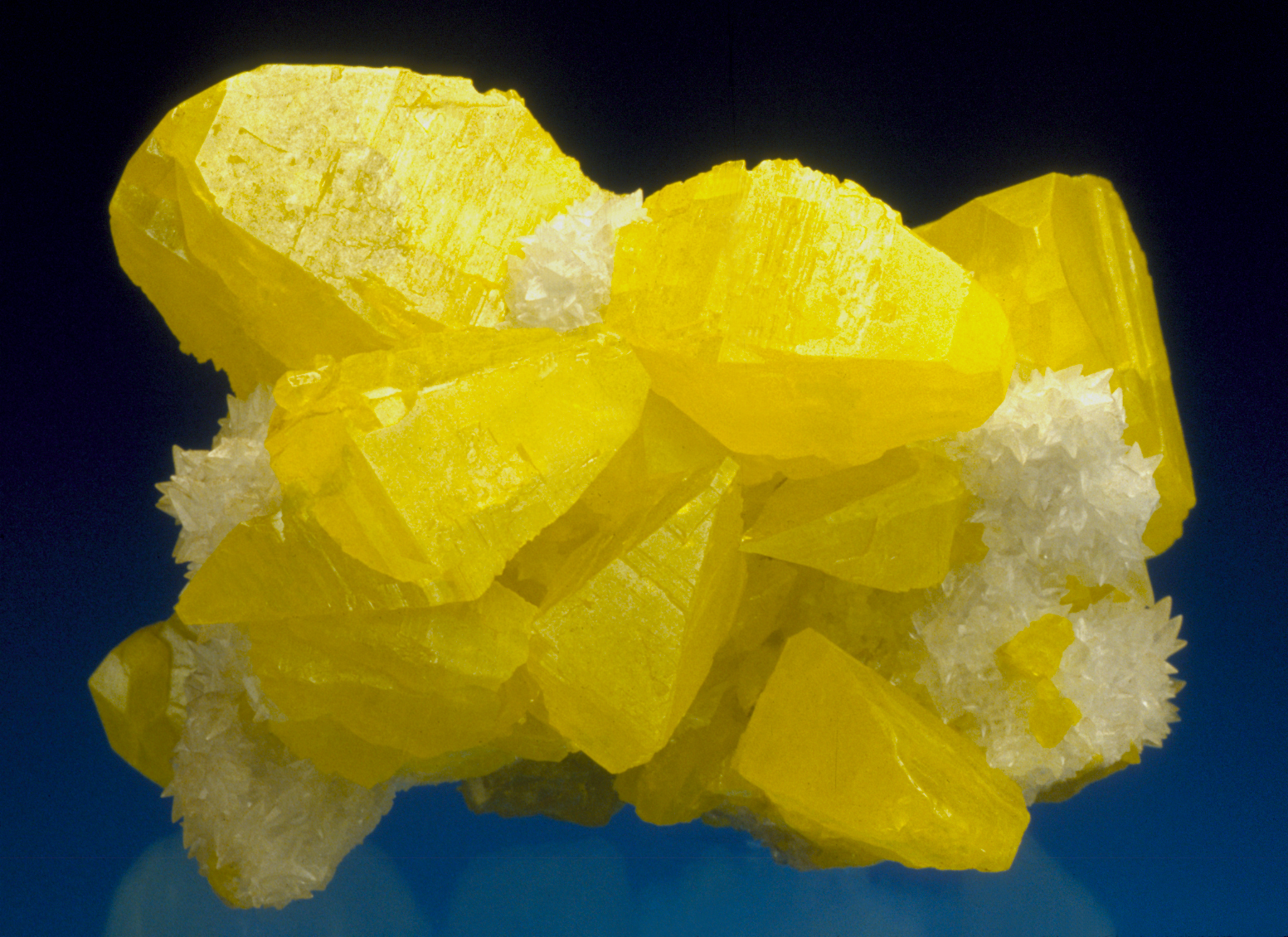 Sulfur, Maybee Quarry, Monroe County, Michigan | A. E. Seaman Mineral ...